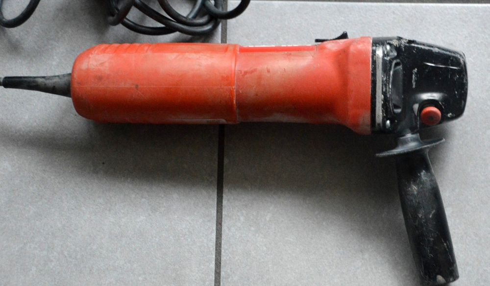 Hilti DC 125 S Winkelschleifer / Meuleuse d'angle | Kaufen auf Ricardo Hilti DC 125 S Winkelschleifer / Meuleuse d'angle | Kaufen auf Ricardo
