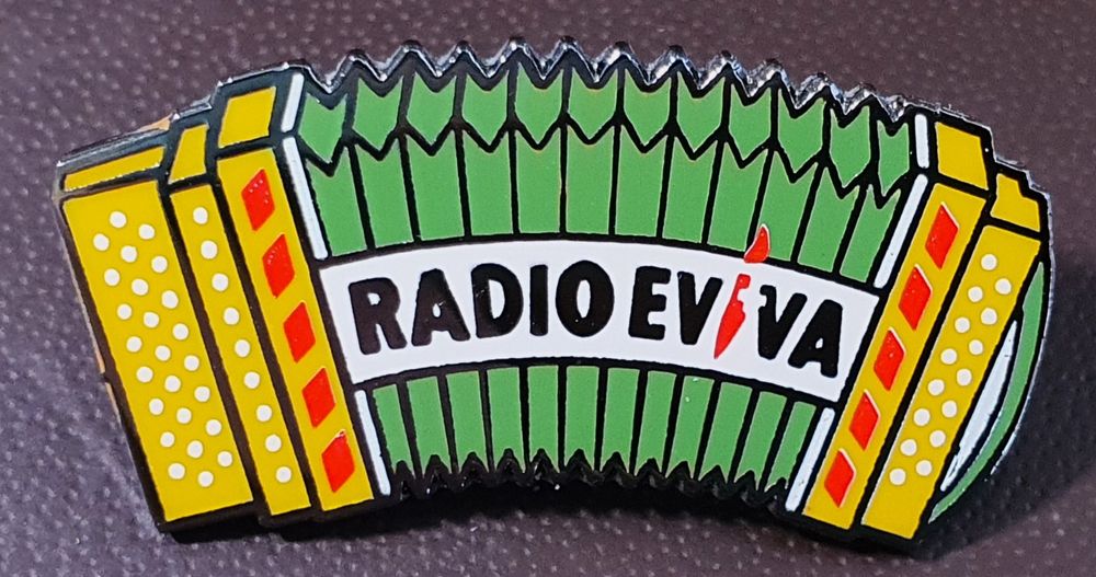 S777 - Pin Musik Handorgel RADIO EVIVA | Kaufen auf Ricardo