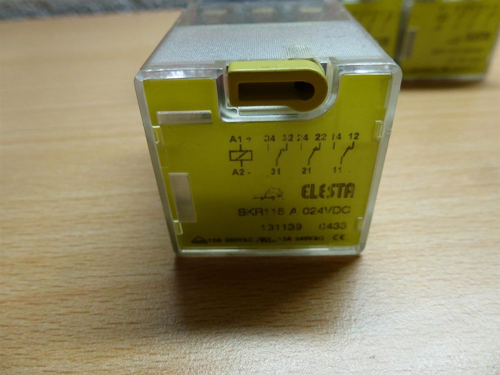 4 Relais 24VDC 3x Umschalt 10A Elesta (Gebraucht) in Hombrechtikon für CHF 1 – mit Lieferung auf ...