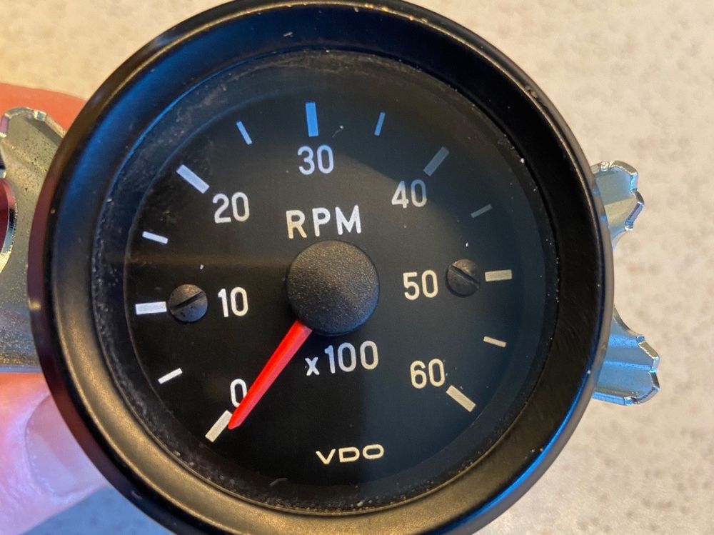 VDO Drehzahlmesser 12V (Gebraucht) in Steg im Tösstal für CHF 48 – mit Lieferung auf Ricardo kaufen