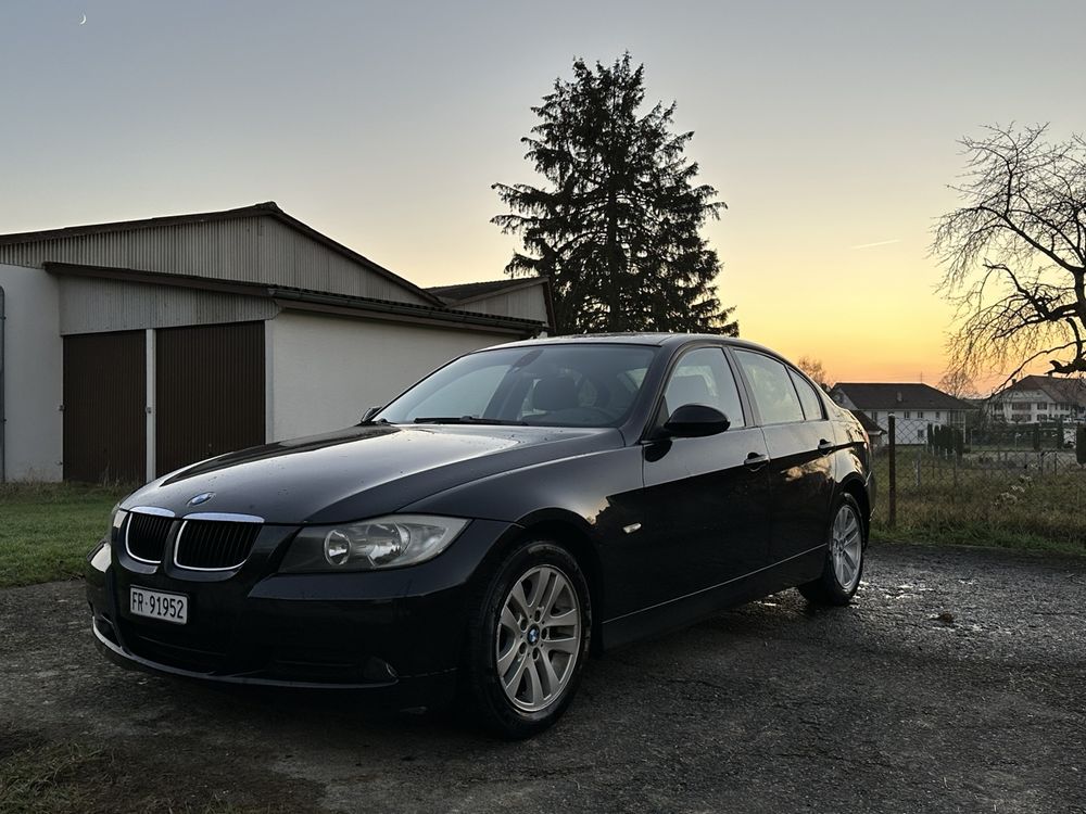 BMW 318i Limousine E90 Automat in Schwarz (Gebraucht) in Villarepos für ...