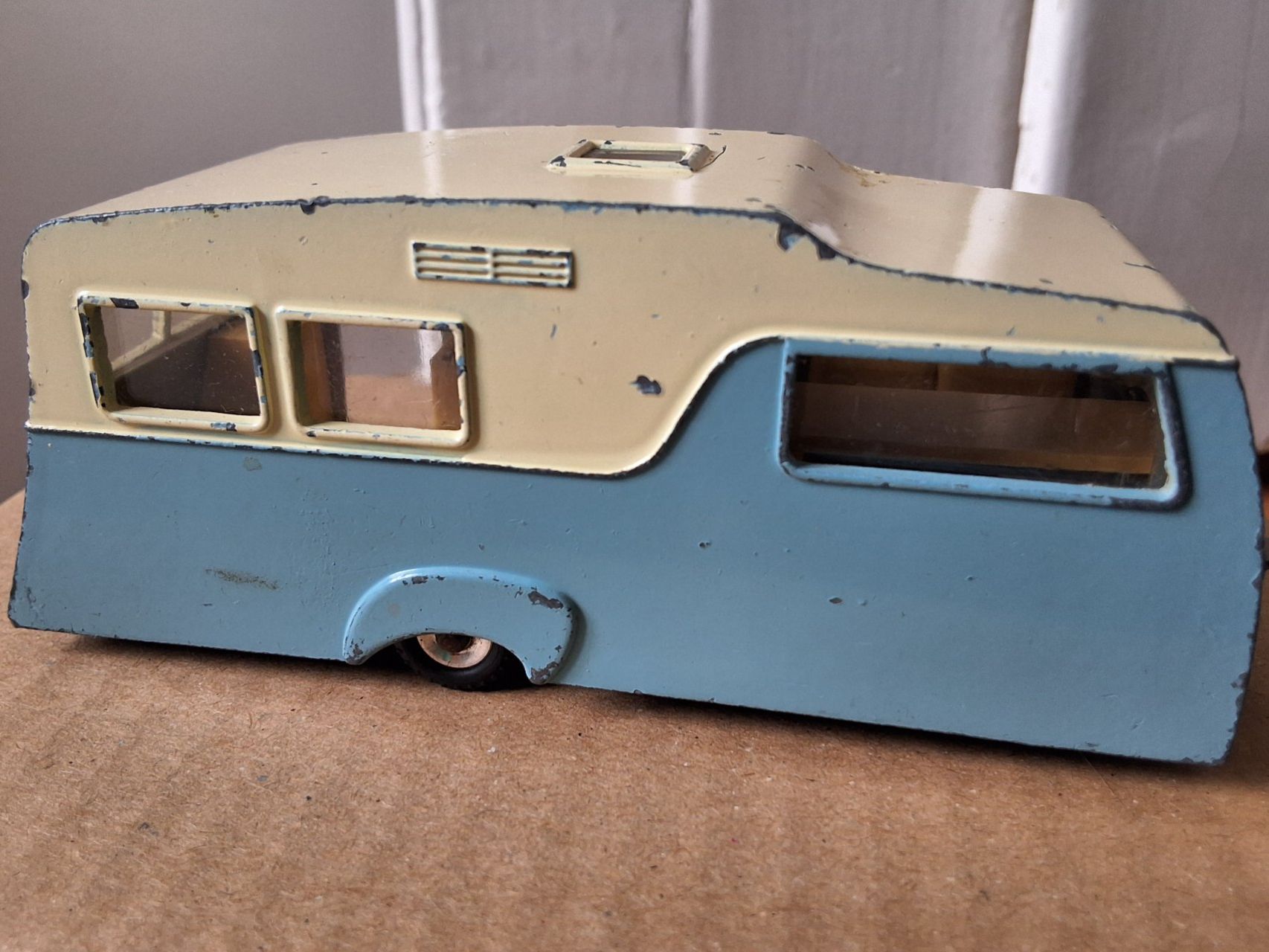 Dinky Toys No. 188 Four-Berth Caravan (Gebraucht) in Münchenstein für ...