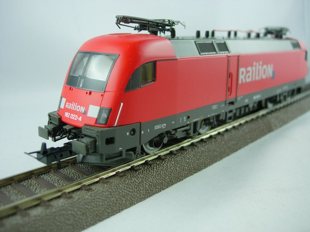 ROCO 69819, H0 AC Digital, Taurus BR 182 Railion, OVP (Gebraucht) in ...