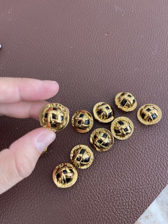 Buttons with Celine Paris (Gebraucht) in für CHF 25 – mit Lieferung auf ...