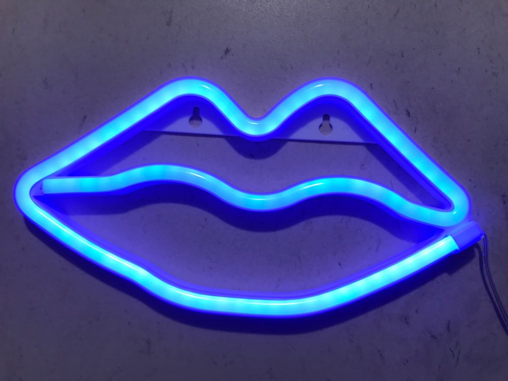 LED Lips mit USB,oder AAA Batterien oder Adapter auf USB (Gebraucht) in ...