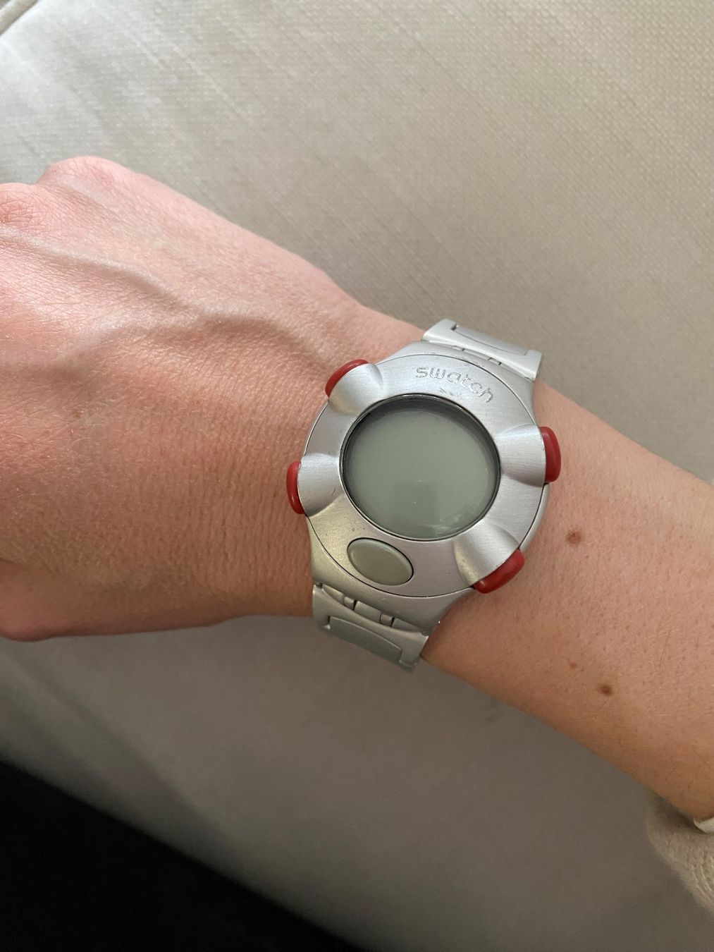 Swatch Uhr Beat Aluminium Vintage rot digital futuristisch (Gebraucht ...