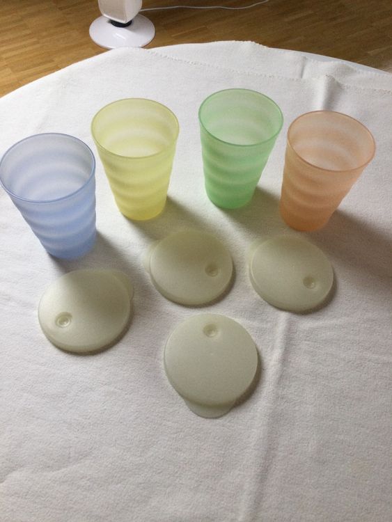 4 Tupperware Becher mit Deckel, auch für Trinkhalme | Kaufen auf Ricardo