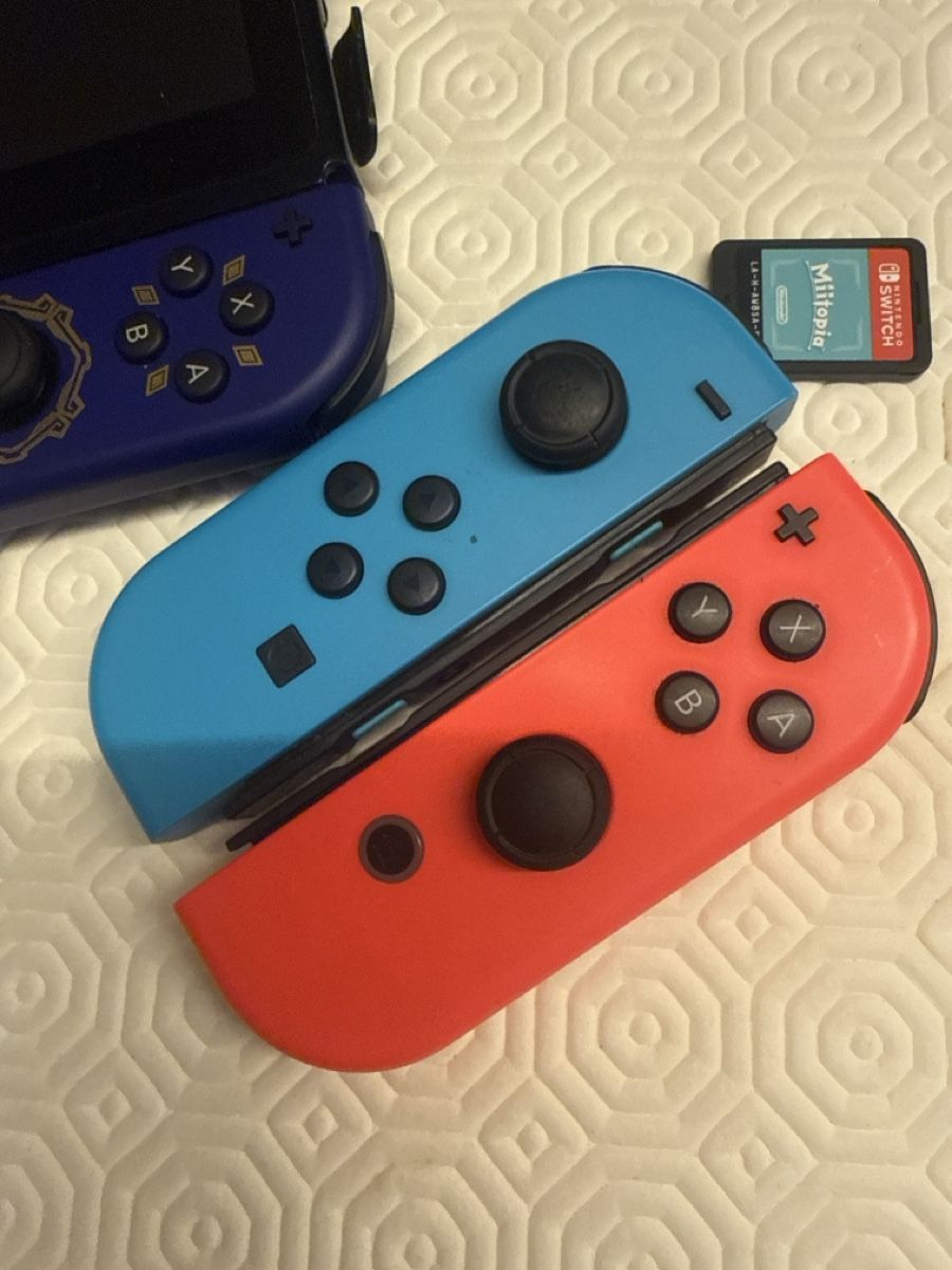 Nintendo Switch bundle with Zelda case & 7 games! (Gebraucht) in Rain ...