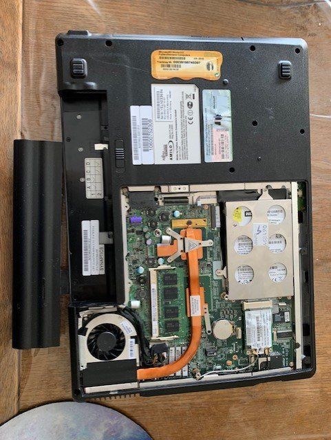 Fujitsu Siemens Amilo Pi 1505. Laptop startet ohne Ladegerät (Defekt ...