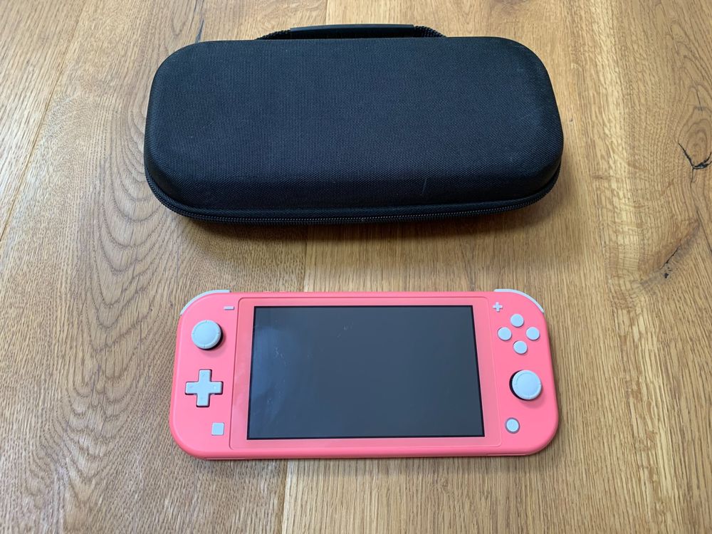Nintendo Switch Lite rosa mit Hülle (Gebraucht) in Hombrechtikon für ...