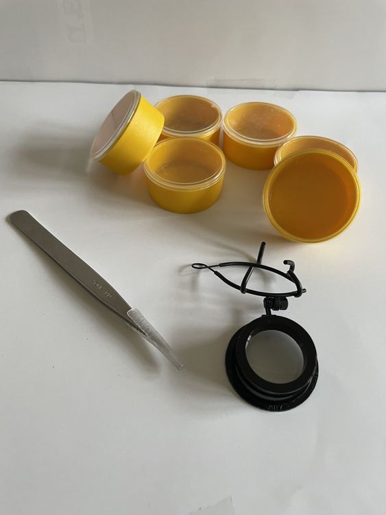 Loupe d’horlogerie pour lunettes + boîte pour pièces cartier (D ...