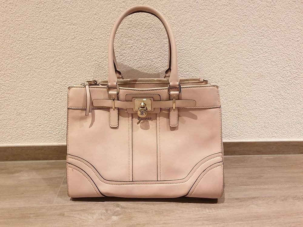 Rosa Guess Tasche (Gebraucht) in Immensee für CHF 150 – nur Abholung ...