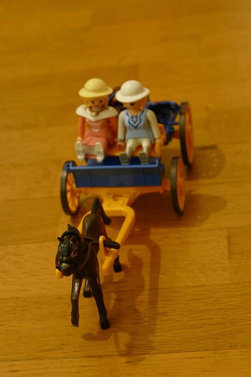 Playmobil Kutsche mit 2 vornehmen Damen Figuren (Gebraucht) in Zürich ...