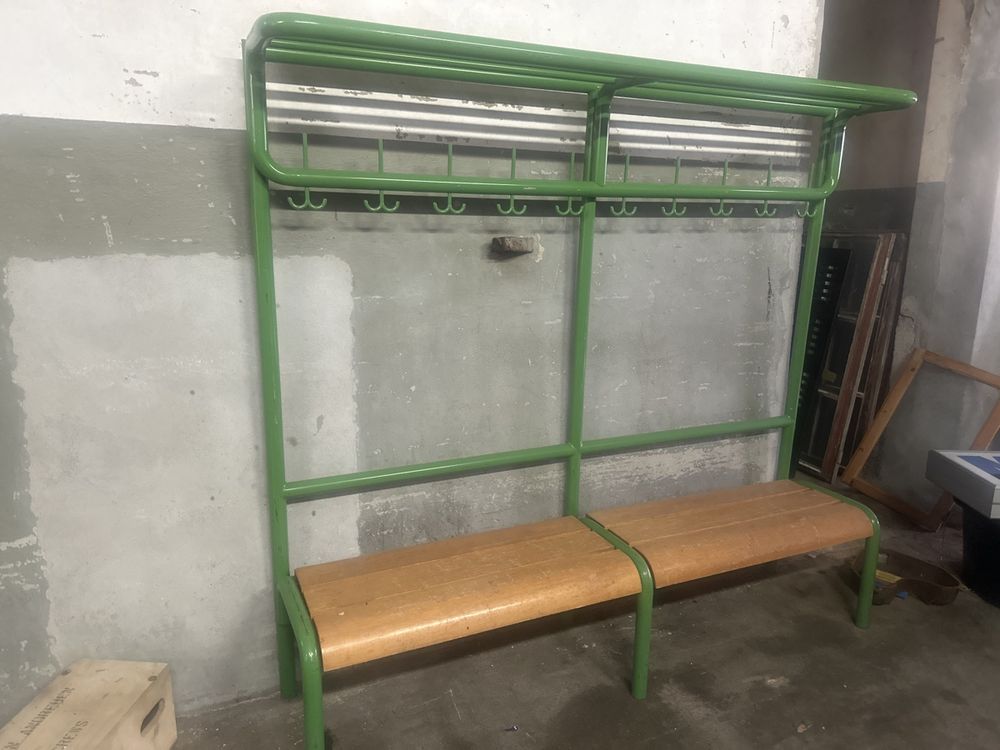 Garderobe loft Atelier (Gebraucht) in Langenthal für CHF 4 – nur ...