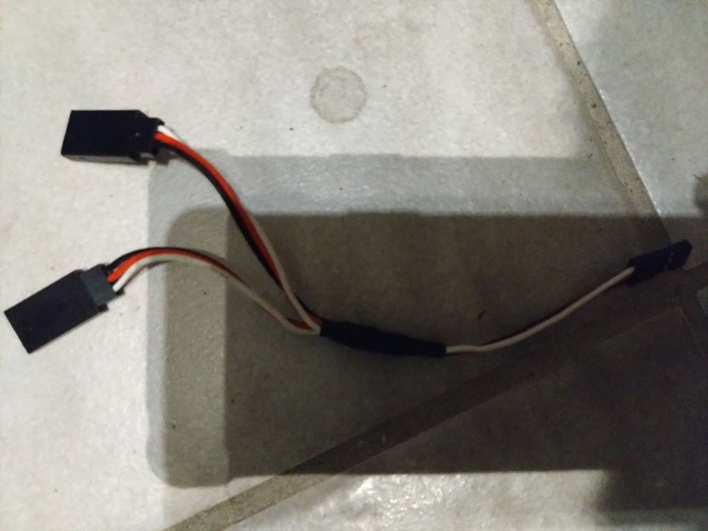 Connecteur JR "Y" 2 x femelles et 1 x m, Servo, lumière etc (Neu ...