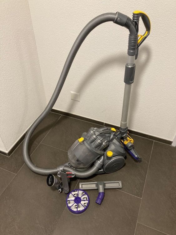 Dyson DC08 Staubsauger | Kaufen auf Ricardo