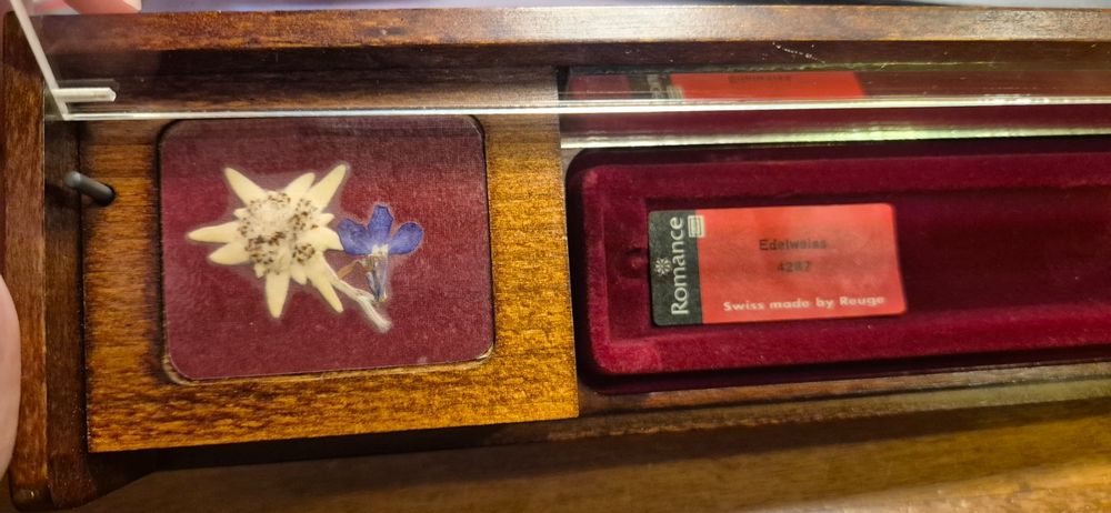 Reuge Spieluhr mit Mundharmonika zur 700 Jahrfeier Schweiz (Gebraucht ...