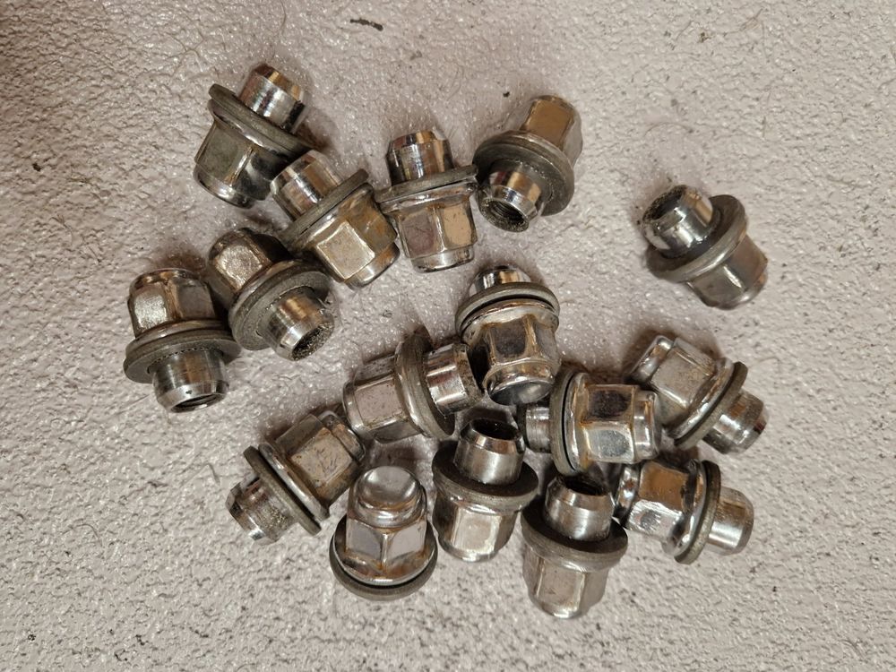 Boulons M12 pour roue (Toyota Yaris 1.0) (D'occasion) à pour CHF 1 ...