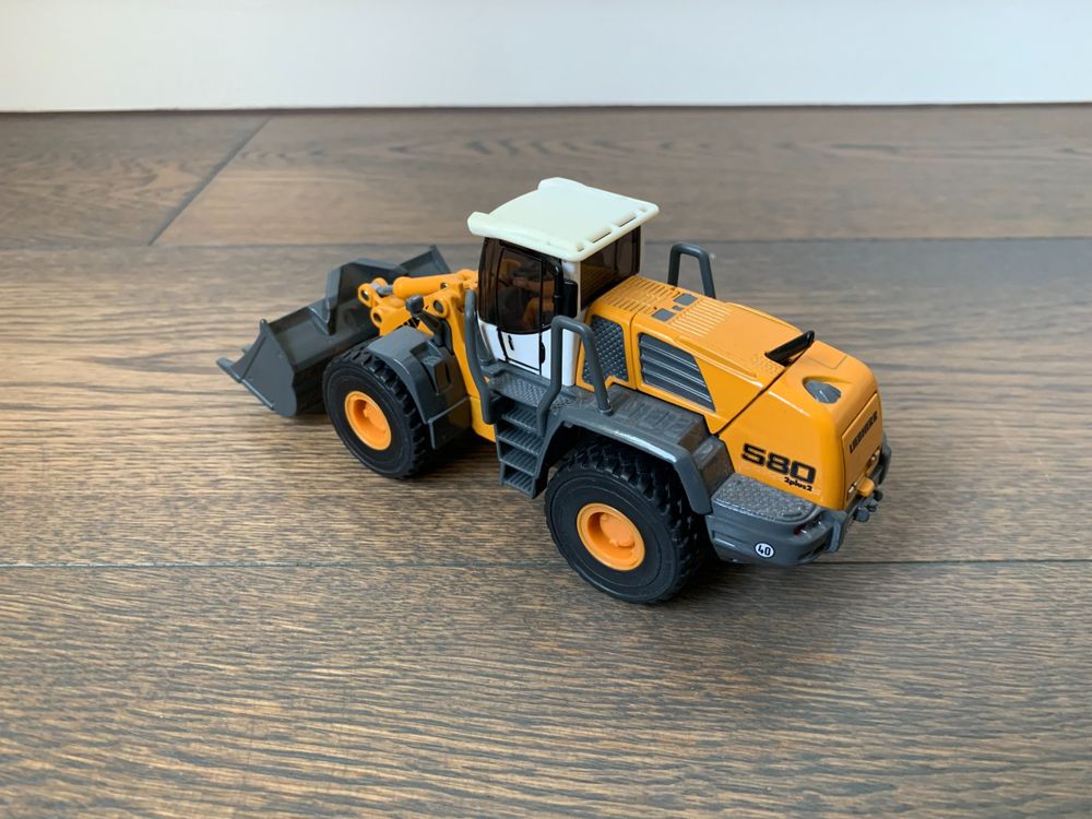 Siku Radlader Liebherr L580 2plus2 1:50 (Gebraucht) in Zug für CHF 11 – mit Lieferung auf ...