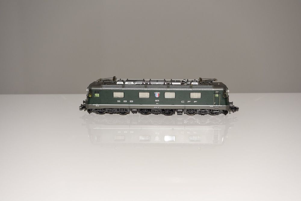 Märklin 37324 SBB Re 6/6 11675 grün - defekt! (Defekt) in Mönchaltorf ...