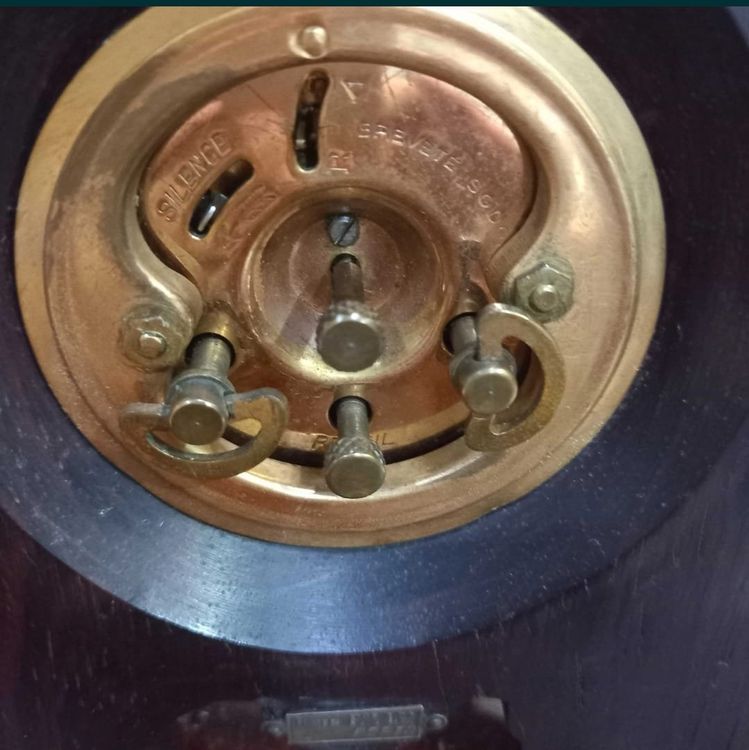 Horloge de table en bois de rose et sanglier argente | Kaufen auf Ricardo