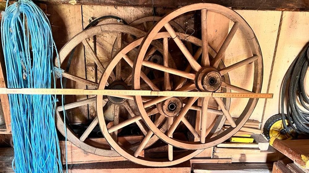 Schöne Holz Wagenräder ab1.- (Gebraucht) in Andwil für CHF 30 – nur ...