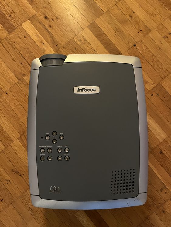 Projecteur InFocus X1 – Vintage, Solide et Opérationnel (D'occasion) à ...