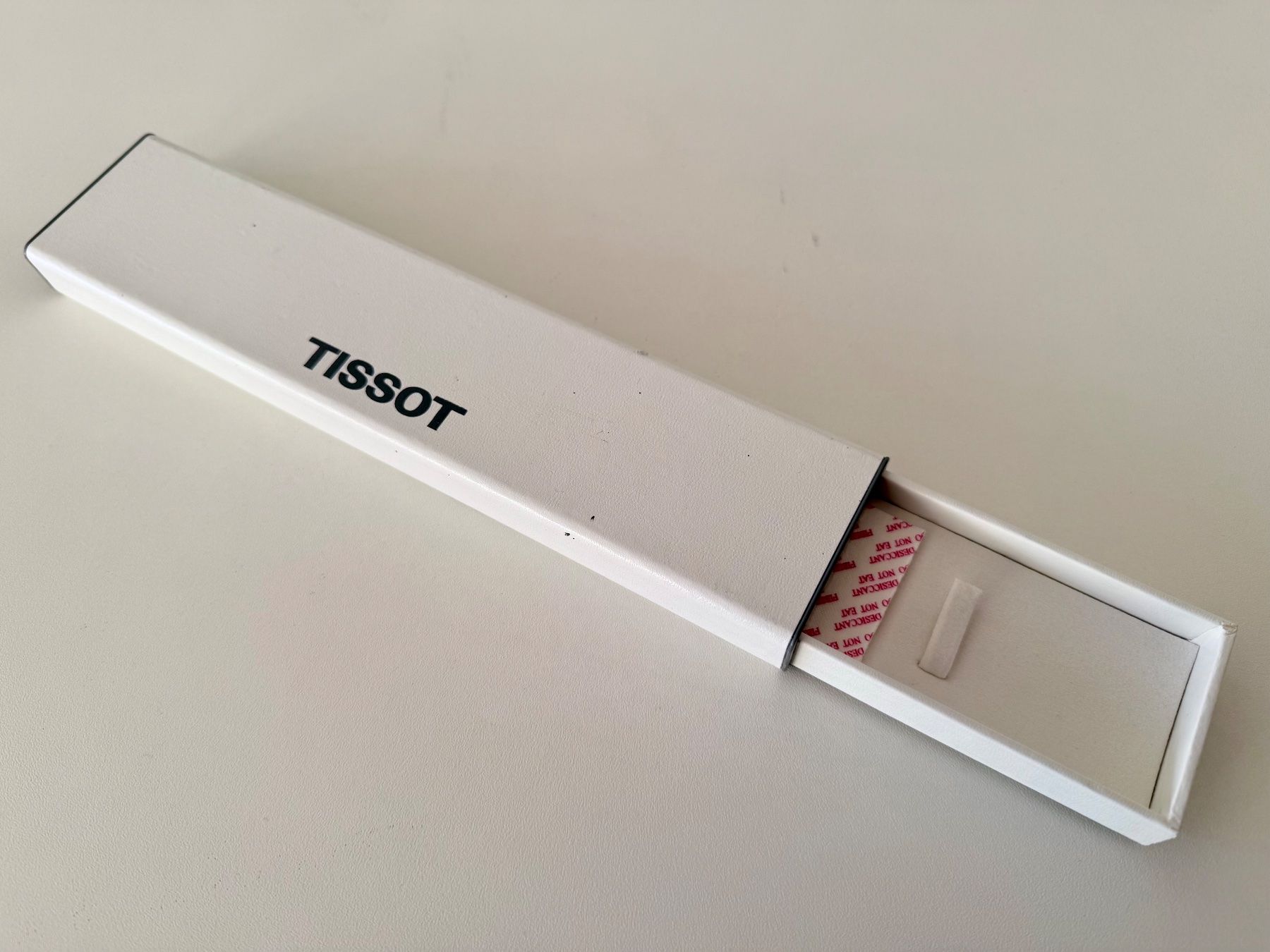 TISSOT long white “tunnel” watch box, 90’s (Gebraucht) in Mont-sur ...