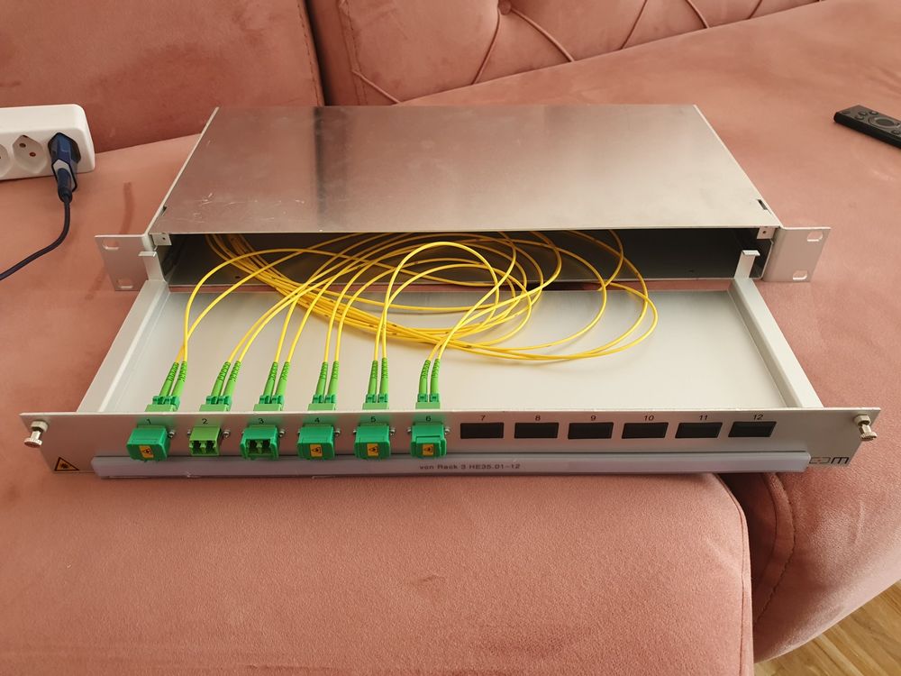 LWL Patch-Panel 19" 19Zoll 2x12 Port teilweise bestück (Gebraucht) in ...