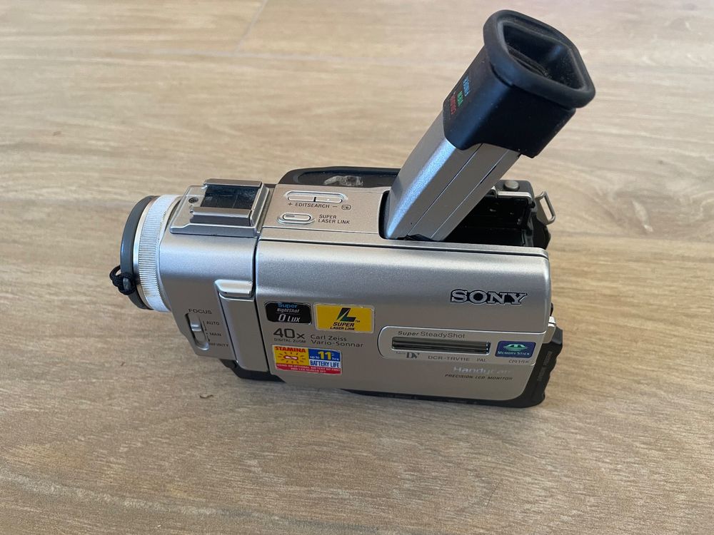 Handycam Sony dcr-trv11e (D'occasion) à La Chaux-de-Fonds pour CHF 25 – avec livraison | Acheter ...