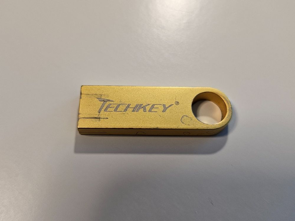 64GB Goldener USB Stick TECHKEY für schnelles speichern | Kaufen auf Ricardo