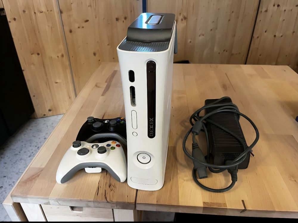 Xbox 360 Konsole mit 2 Controller und HDMI (Gebraucht) in Seftigen für ...