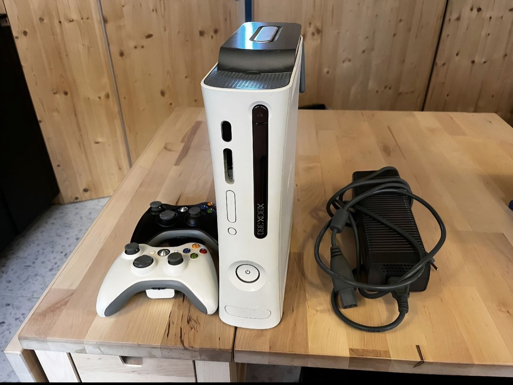 Xbox 360 Konsole mit 2 Controller und HDMI (Gebraucht) in Seftigen für ...