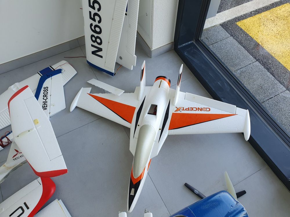 Concept X, Cessna 182, Apprentice S 15e, Icon A5 (Defekt) in Balsthal ...