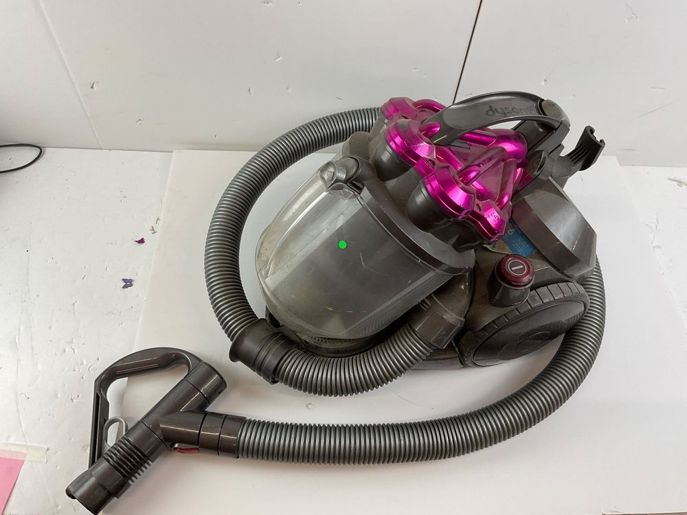 Dyson Staubsauger in Rosa funktioniert noch | Kaufen auf Ricardo