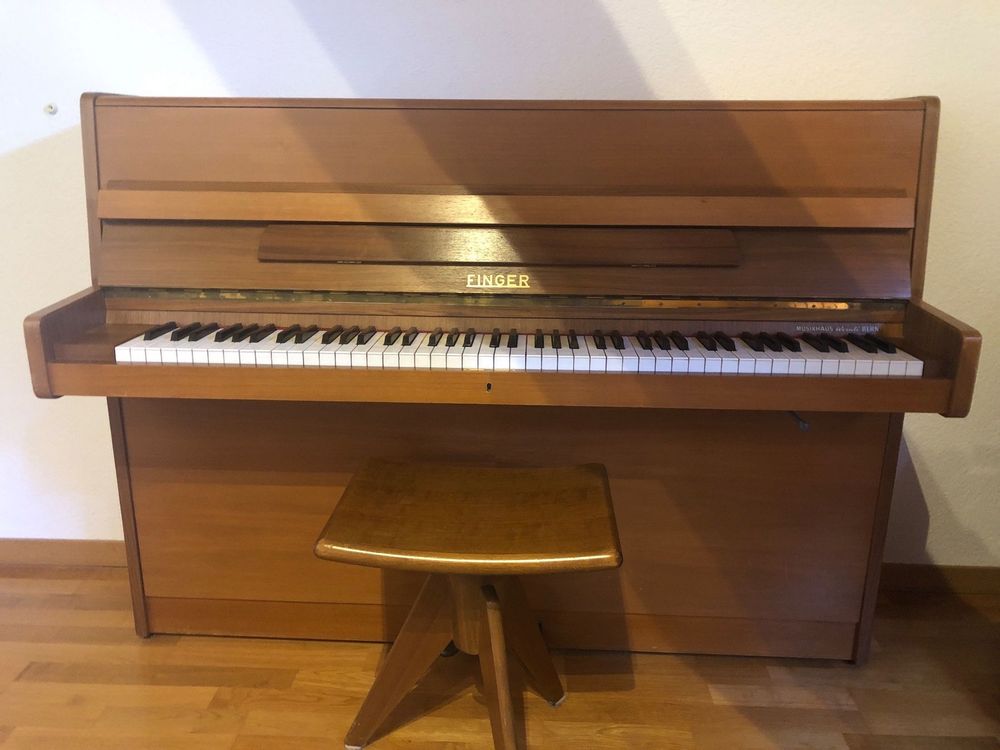 Klavier "Finger" (Gebraucht) in Meikirch für CHF 2 – nur Abholung auf ...
