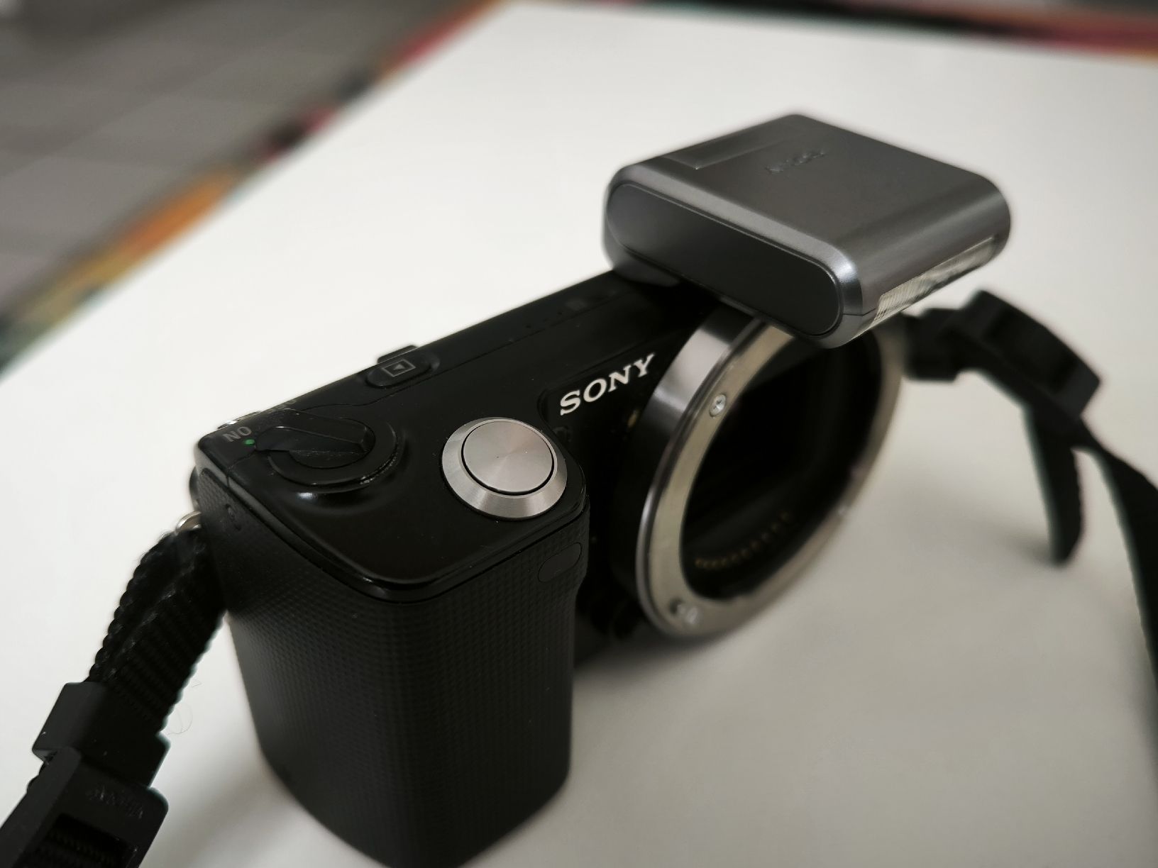 Appareil photo Sony Alpha NEX-5 avec flash externe (Gebraucht) in Riaz ...