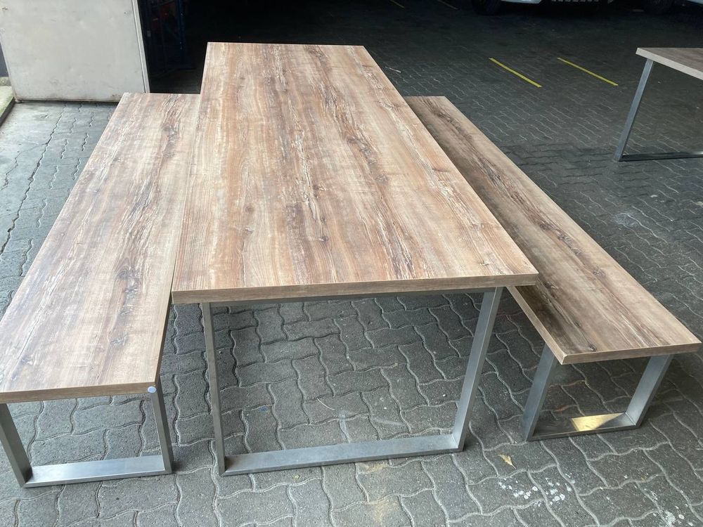 Tisch mit Bänken 2.4m lang (Gebraucht) in Hauptwil für CHF 400 – nur ...