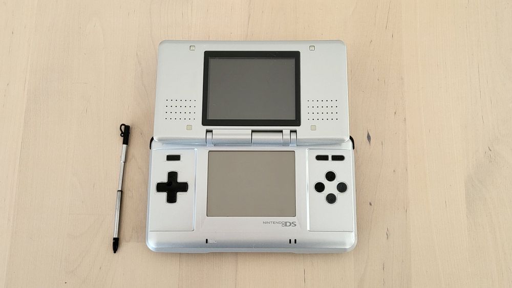 Nintendo DS Original Modell NTR-001 Grau mit Stylus | Kaufen auf Ricardo