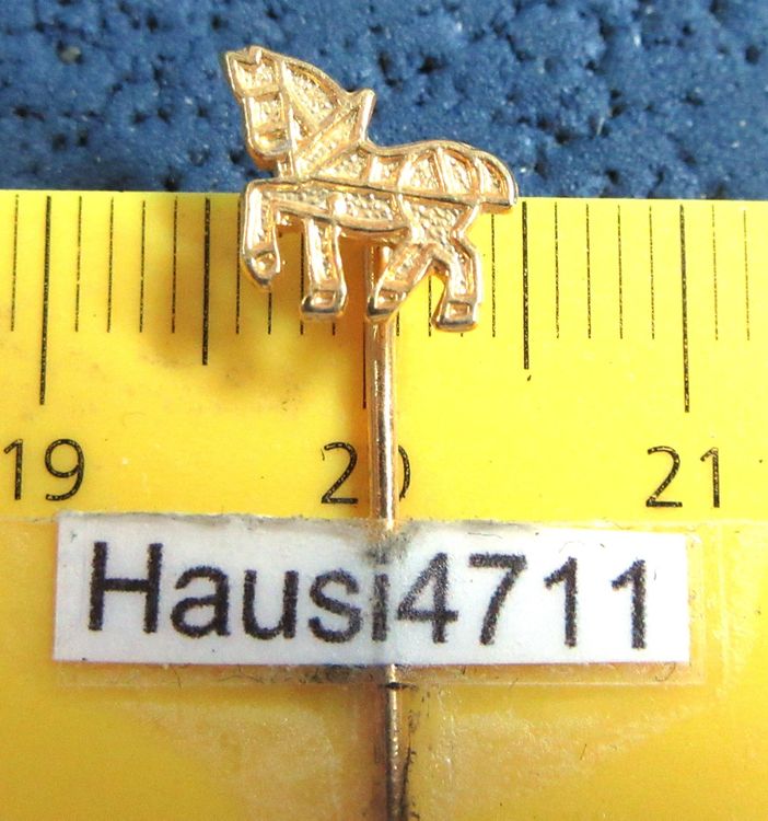 HÜRLIMANN BIER BRAUEREI-ROSS ANSTECKNADEL GOLDIG GEPRÄGT OLD (Gebraucht) in Ettingen für CHF 4. ...