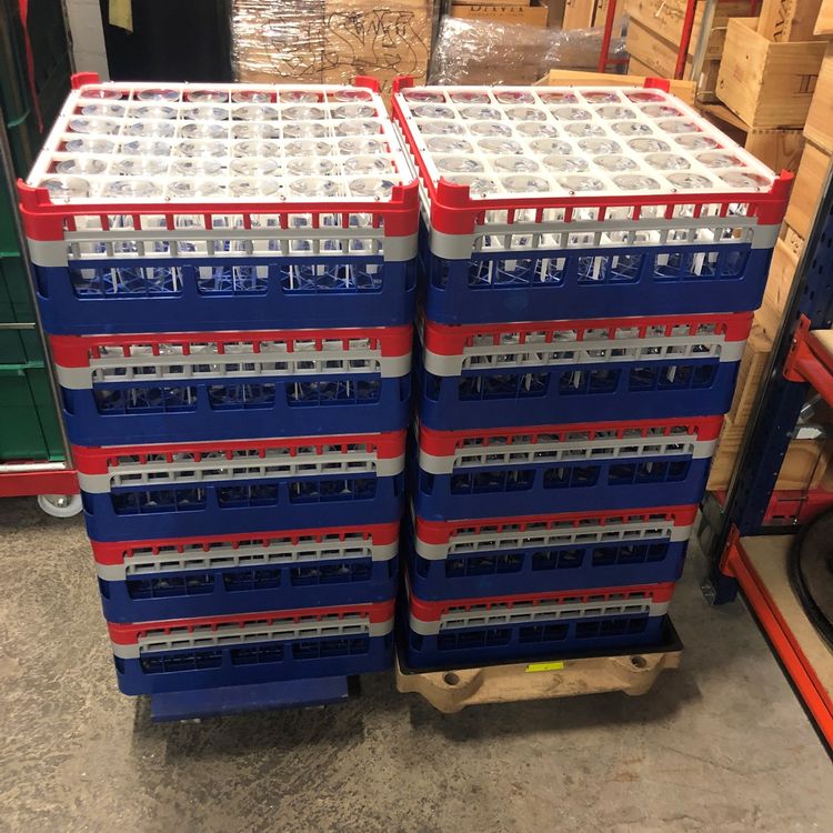 Weingläser (367 Stk.) + 10 Gläserkörbe (Gebraucht) in Winterthur für CHF 949 – nur Abholung auf ...