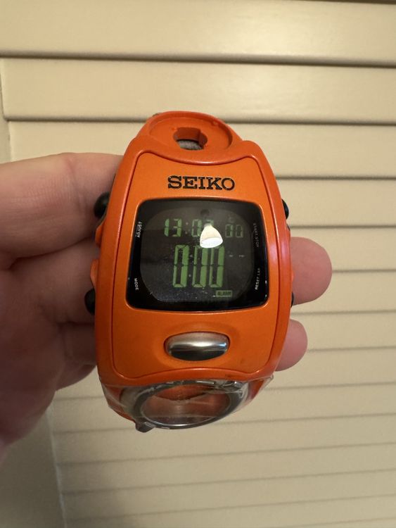 Coole Seiko Pulsmessuhr orange (Gebraucht) in Zürich für CHF 30 – mit ...