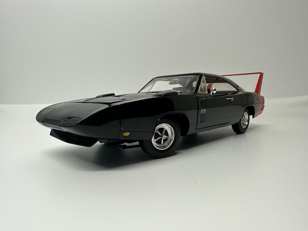1969 Dodge Charger Daytona Hemi 1:18, schwarz-rot, ERTL, TOP (D ...