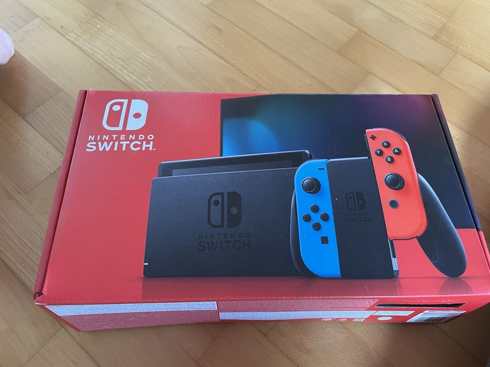 Nintento Switch Lite, neuwertig mit 2 Mikros und 1 Game | Kaufen auf ...