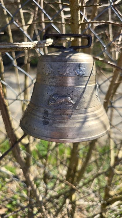 Ancienne cloche de vache en bronze suisse (Gebraucht) in Cressier NE für CHF 32 – mit Lieferung ...