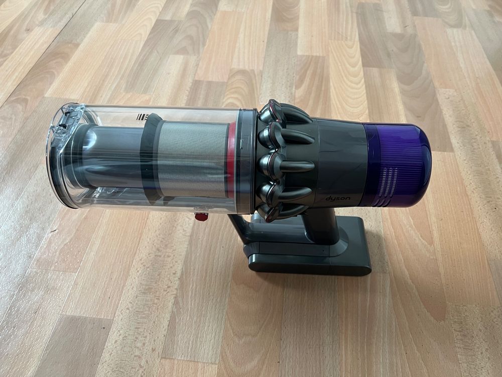 Dyson V11 - Sauber und funktionstüchtig - Kabelloser Sauger (Gebraucht) in Moudon für CHF 280 ...