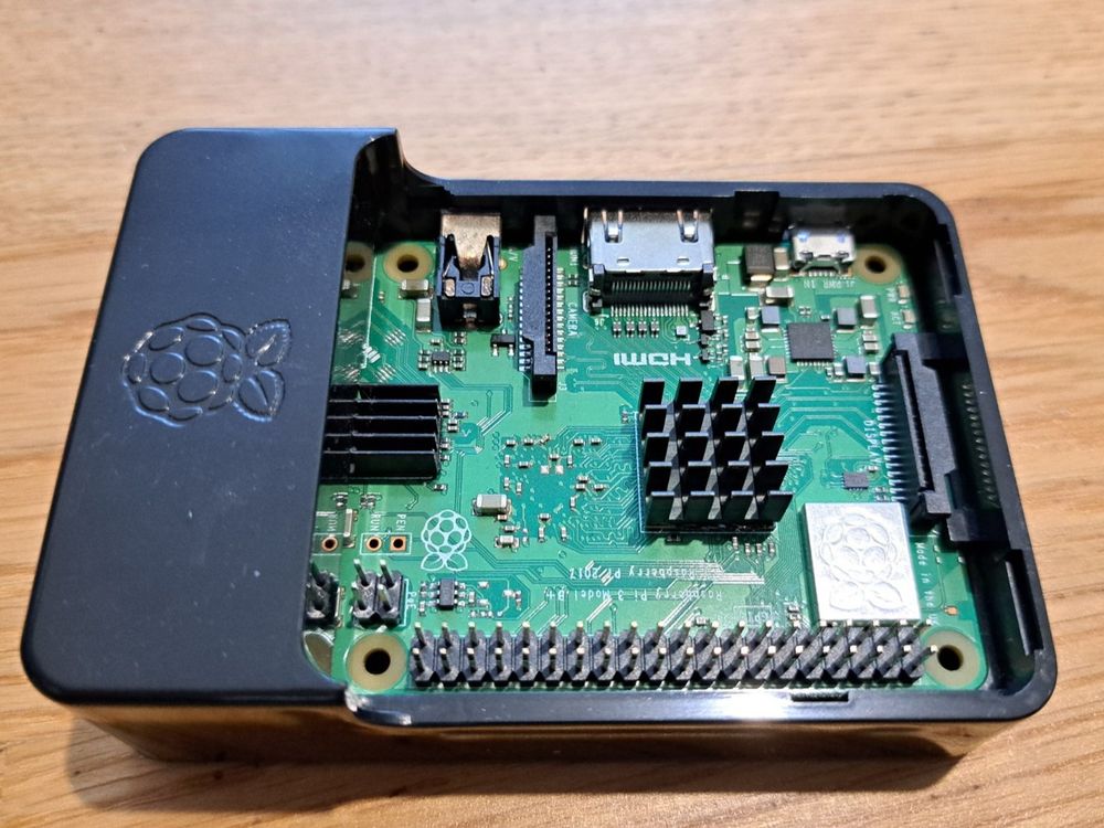 Raspberry PI 3 B+ inklusive Gehäuse und Netzteil (Gebraucht) in St. Gallen für CHF 86 – mit ...