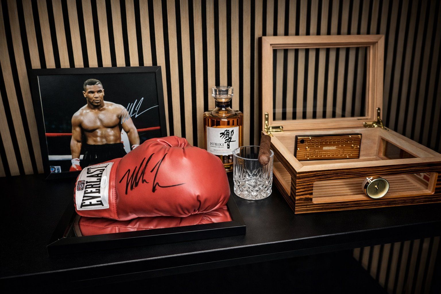 Mike Tyson NEU Handsignierter roter Boxhandschuh mit COA (Neu (gemäss ...