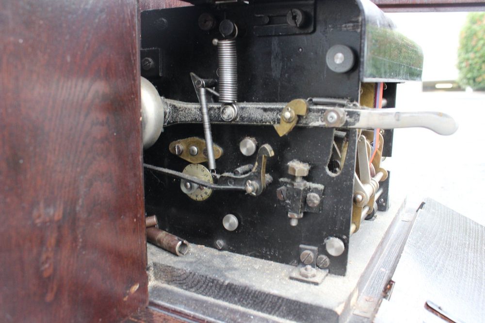Ancienne timbreuse-horloge d'époque (Gebraucht) in St-Léonard für CHF ...