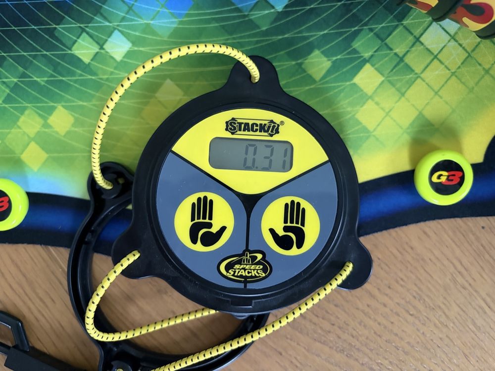 Speed Stacks Set + Magisches Labyrinth Kinderspiel (Gebraucht) in ...